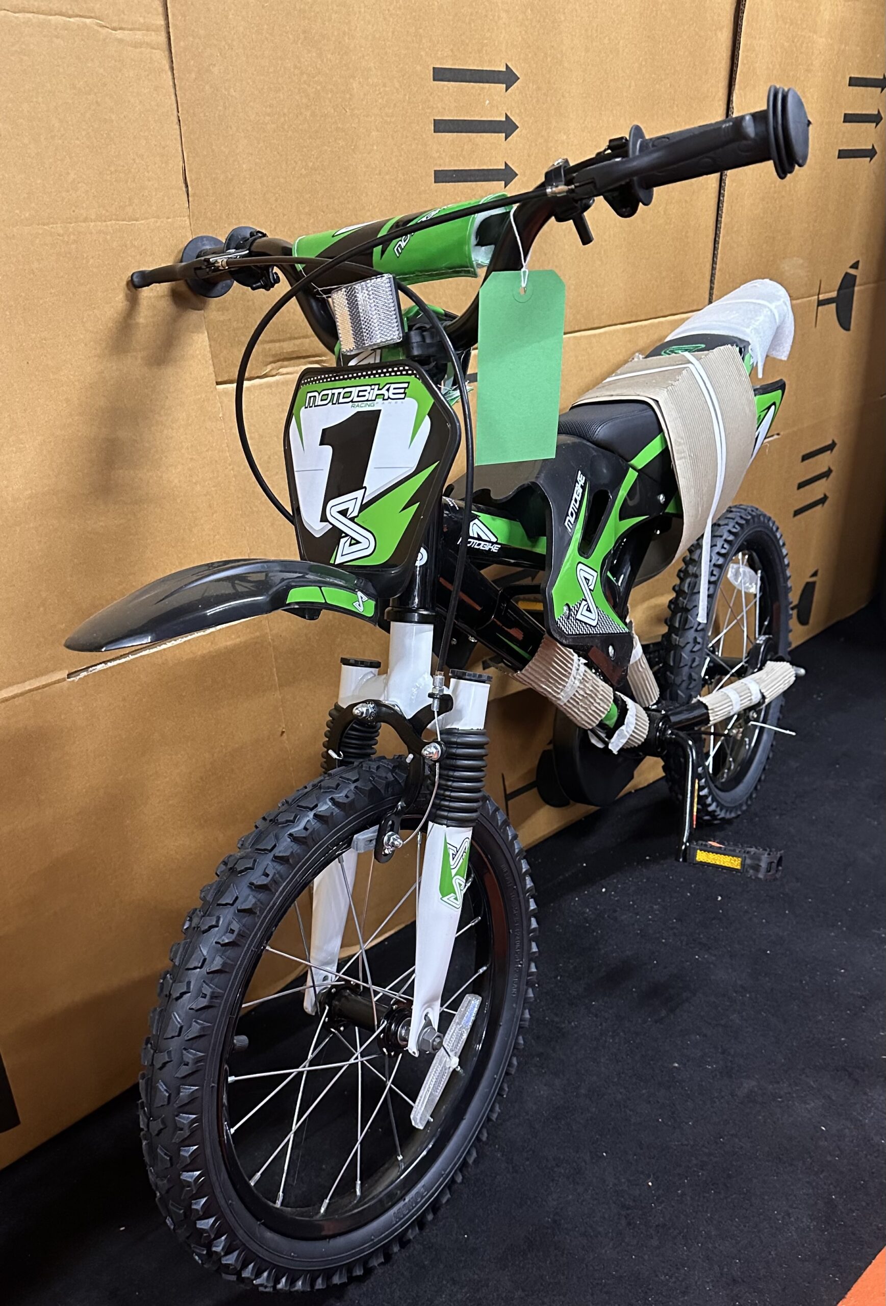 Spike 16 inch Wheel Size Kids Beginner Bike - WAREHOUSE RETURNS