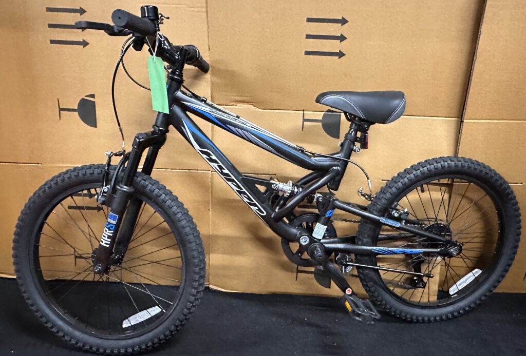 Hyper Shocker 20 inch Wheel Size Kids Mountain Bike - WAREHOUSE RETURNS